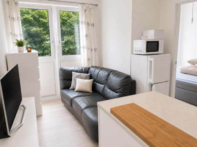 Hodister Close, London SE5, 2 bed flat to rent, £1,650 pcm | PrimeLocation