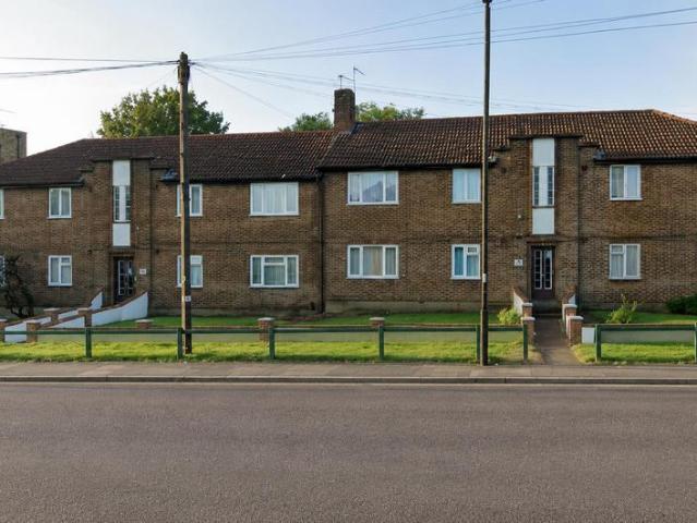 Hoe Lane, Enfield 2 bed flat to rent £2,000 pcm £462 pw