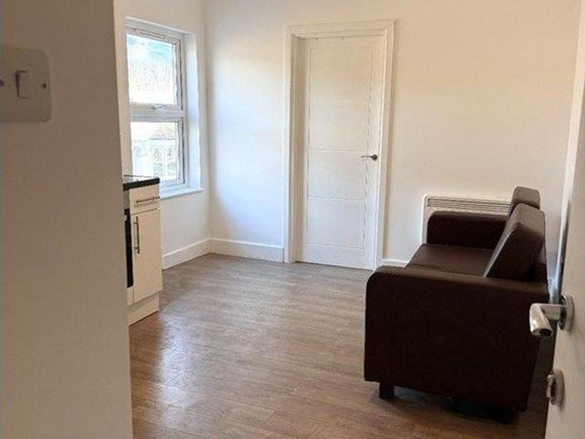 Hoe St, London E17, 1 bed flat to rent, £1,300 pcm | PrimeLocation