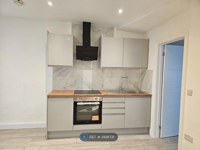 Hoe St, London E17, 2 bed flat to rent, £1,700 pcm | PrimeLocation