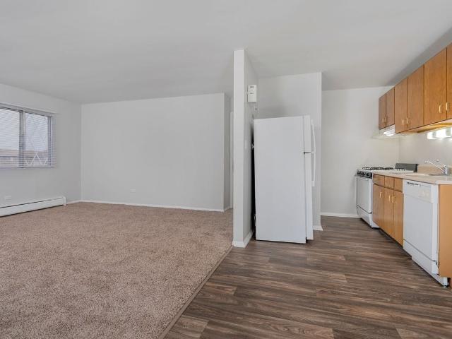 Hoffman Hills Apartments 2 Bedroom Apartment for Rent at 725 W Bode Cir, Hoffman Estates, IL 60169