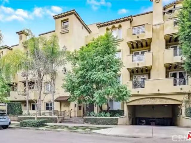 Hoffman St, Studio City, CA 91604