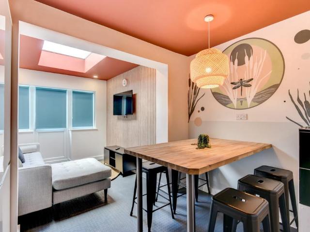 Hogarth Walk, Bristol BS7 6 bed house to rent £4,938 pcm £1,140 pw