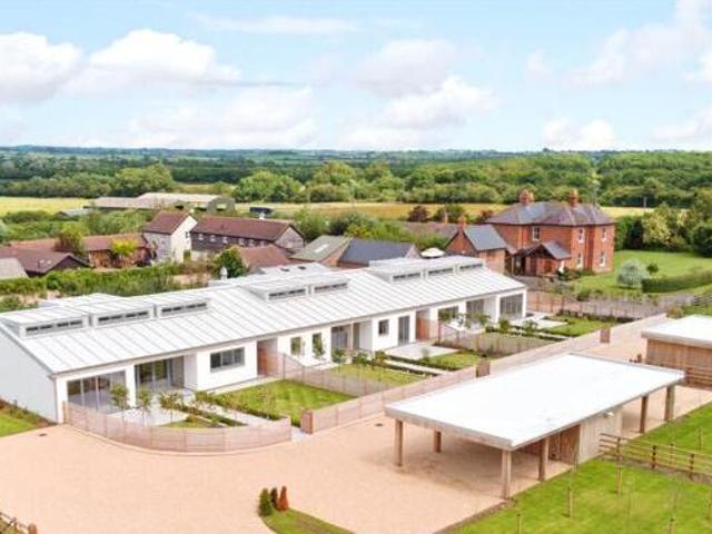 Hogshaw Mulberry Barn, Milton Keynes, 5 Bedroom Barn