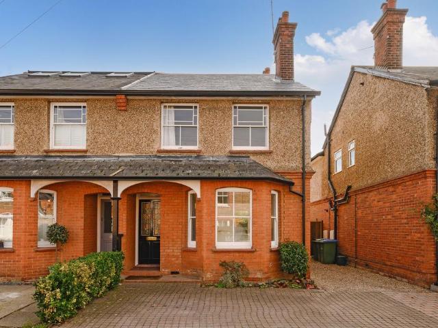 Hogshill Lane, Cobham, KT11 2 bed semi detached house to rent £2,600 pcm £600 pw