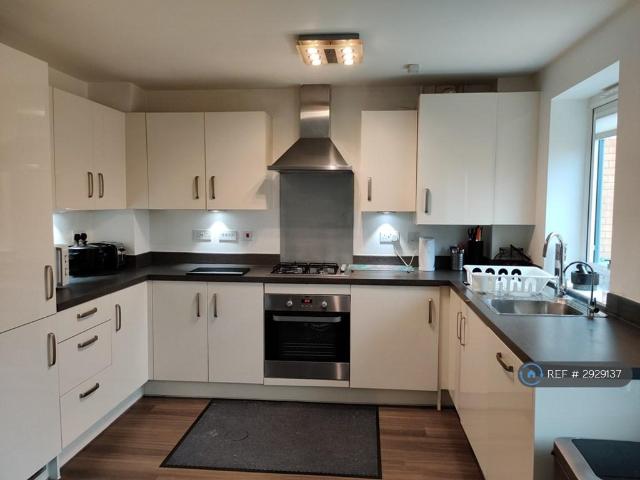 Holt Avenue, Milton Keynes, MK10 3 bed semi detached house to rent £1,900 pcm £438 pw