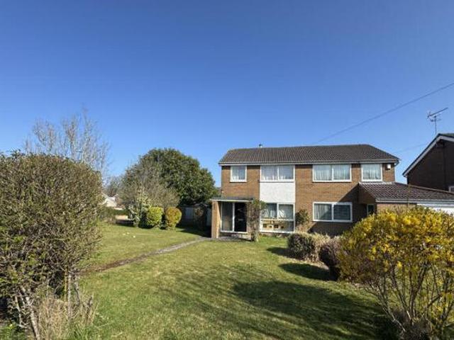 Holt Park Crescent, Leeds, 3 Bedroom Semi detached