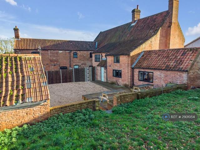Holt Road, Norwich, NR10 2 bed semi detached house to rent £1,395 pcm £322 pw
