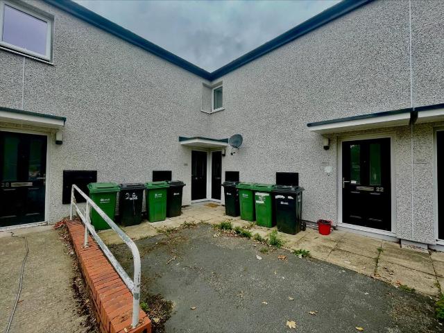 Holtdale Fold, Leeds, West Yorkshire LS16, 2 bed flat to rent, £800 pcm | PrimeLocation
