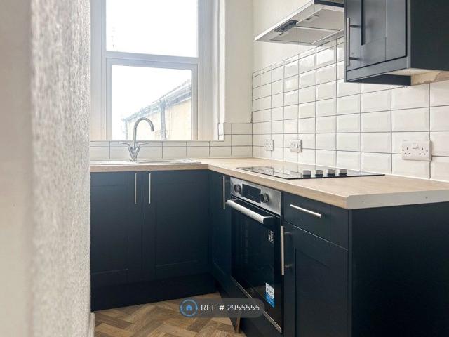 Holton Road, Barry CF63, 1 bed flat to rent, £750 pcm | PrimeLocation