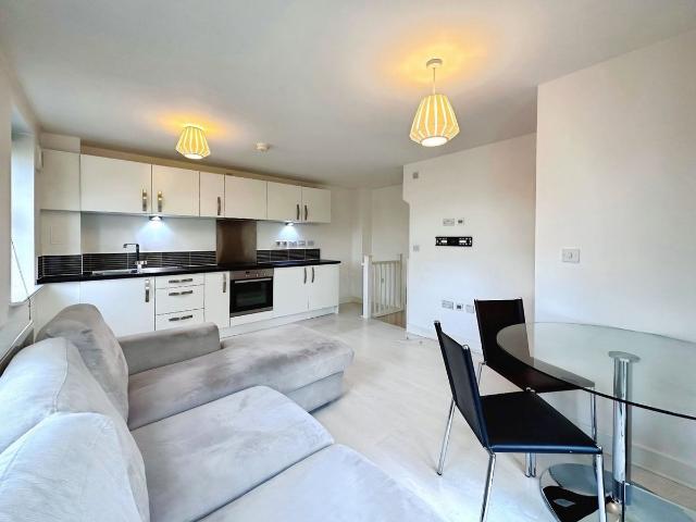 Holts Crest Way, Leeds LS12, 2 bed detached house to rent, £1,250 pcm | PrimeLocation