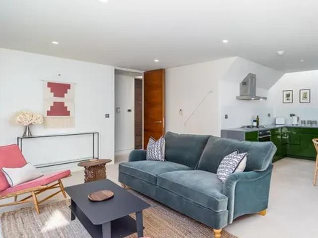Holy Cow, 98 Chapel Market, London, N1 9EY, United Kingdom | 2 bed apartment for rent #131105580 | Rentberry
