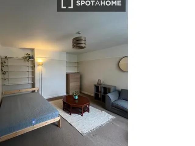 Holy Trinity Church of England Primary School, Dartmouth Road, Upper Sydenham, London, SE23 3HZ, United Kingdom | Room for rent #165667039 | Rentberry
