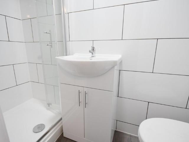 Holyhead Road, Coventry, CV1 3AA