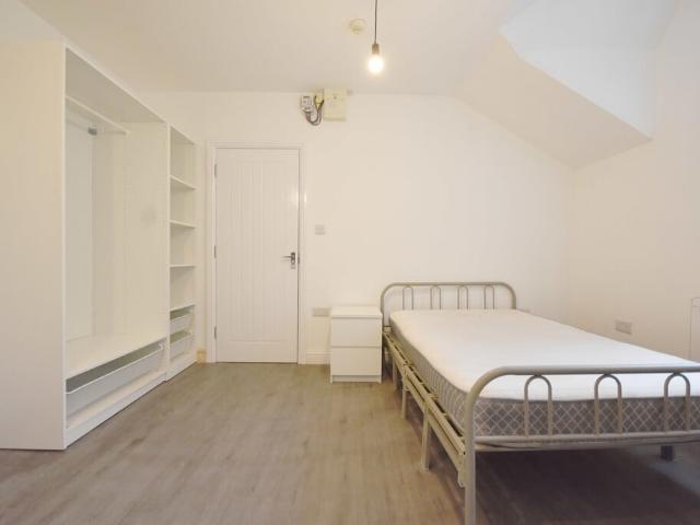 Holyhead Road, Coventry, CV1 3AA