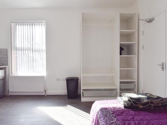 Holyhead Road, Coventry, CV1 3AA