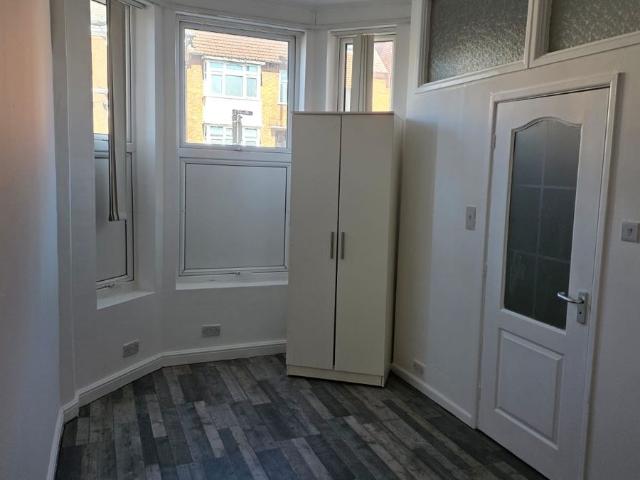Holyhead Road, Coventry CV1, Studio to rent, £600 pcm | PrimeLocation
