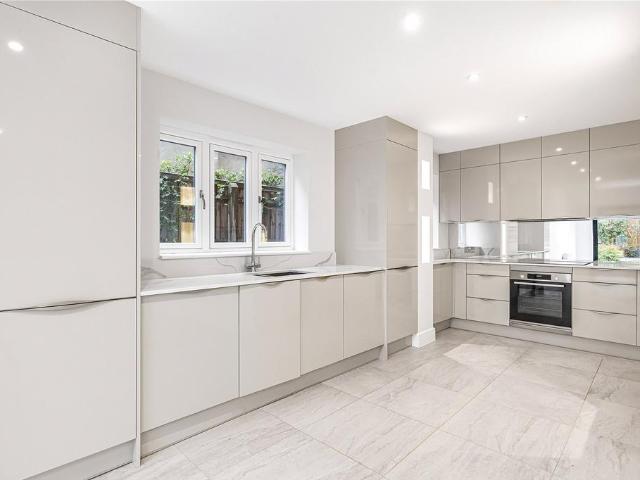 HOLYOAKE ROAD, HEADINGTON, OX3 4 bed semi detached house to rent £3,500 pcm £808 pw