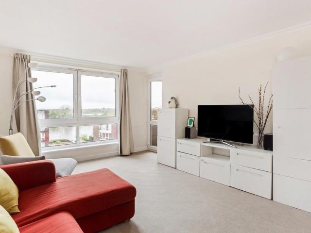 Holyport Road London SW6 2 bed apartment to rent £4,000 pcm £923 pw