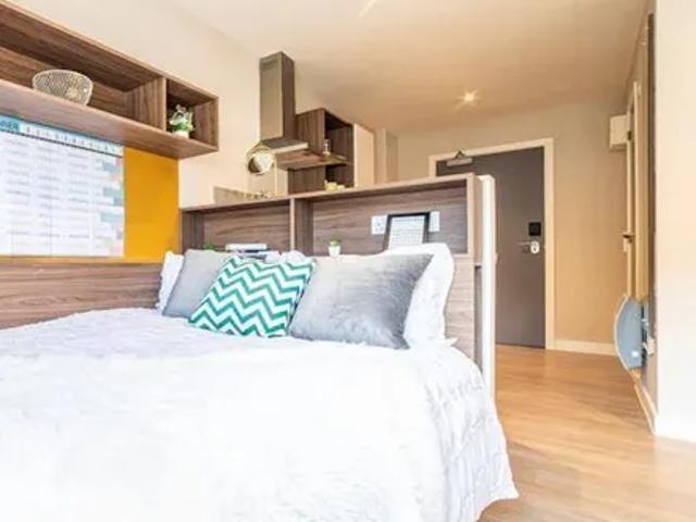 Holyrood, 32 Calton Road, City of Edinburgh, EH8 8DP, United Kingdom | Room for rent #166503077 | Rentberry