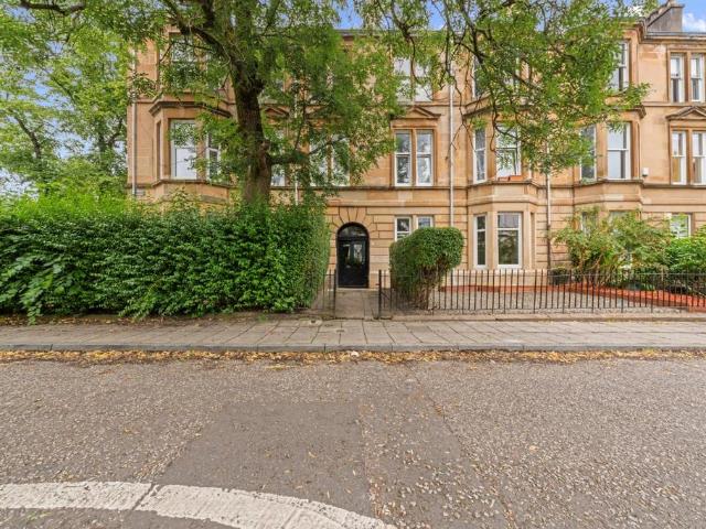 Holyrood Crescent, Glasgow, Glasgow. 3 bed flat to rent £2,250 pcm £519 pw