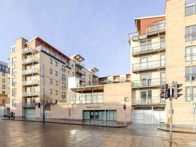 Holyrood Road, Edinburgh 2 bed apartment to rent £2,150 pcm £496 pw