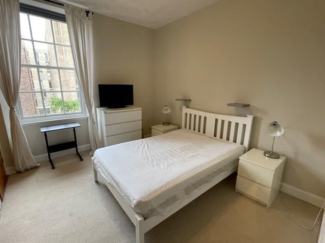 Holyrood Road, Edinburgh EH8 1 bed flat to rent £1,195 pcm £276 pw