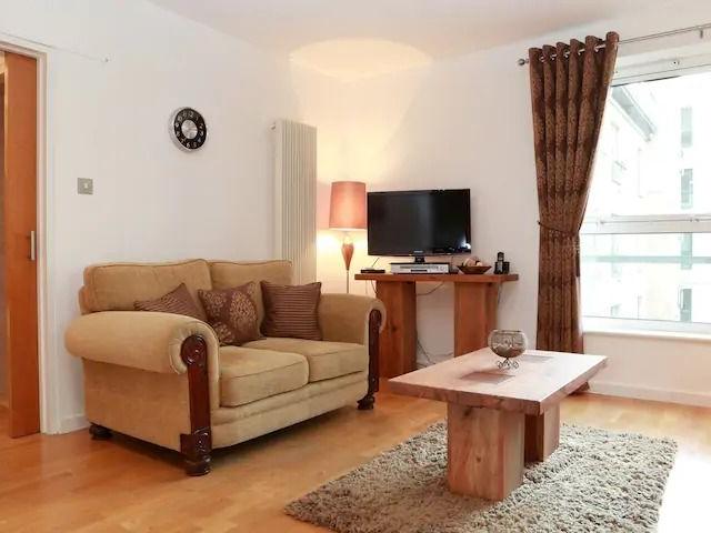 Holyrood Road, Edinburgh EH8, 2 bed flat to rent, £3,500 pcm | PrimeLocation