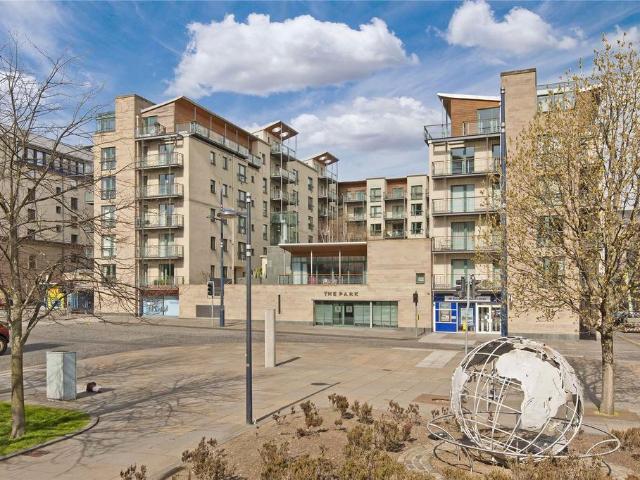 Holyrood Road, Edinburgh, Midlothian. 2 bed flat to rent £1,800 pcm £415 pw
