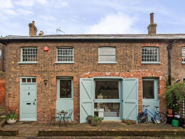 Holywell Hill, St. Albans, 3 Bedroom End