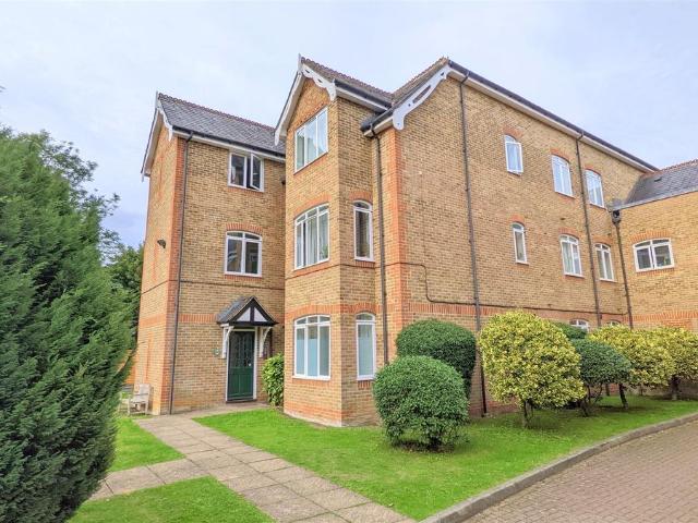 Holywell Hill, St. Albans AL1, 1 bed flat to rent, £1,350 pcm | PrimeLocation