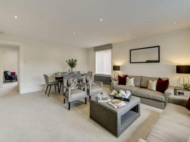 Holbein Place, London, SW1W 3 bed flat to rent £9,100 pcm £2,100 pw