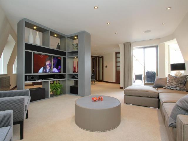 Holbein Place, London SW1W, 3 bed flat to rent, £13,000 pcm | PrimeLocation