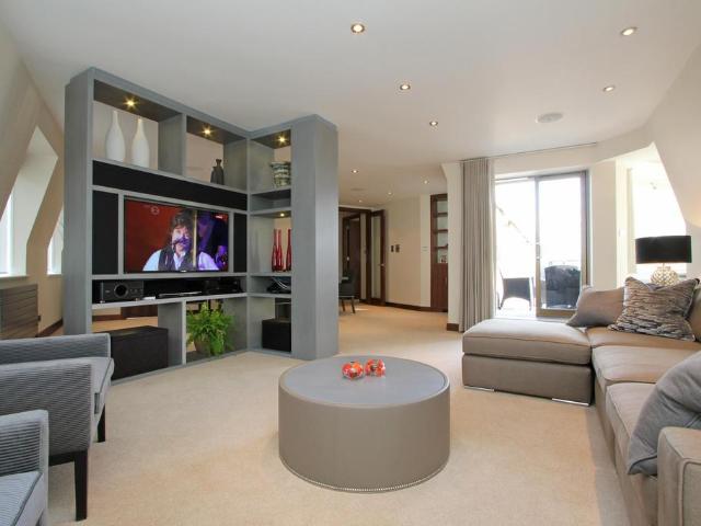 Holbein Place, London, SW1W 3 bed flat to rent £13,000 pcm £3,000 pw