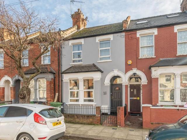 Holberton Gardens, Kensal Green. 3 bed house to rent £5,200 pcm £1,200 pw