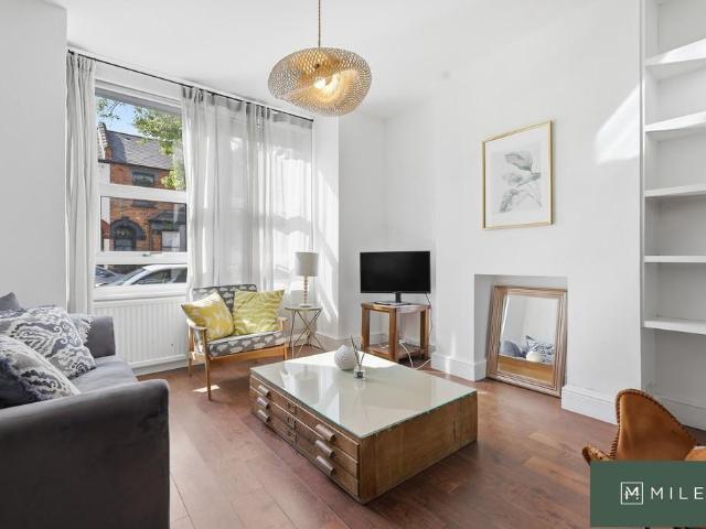 Holberton Gardens, London NW10 3 bed terraced house to rent £3,600 pcm £831 pw