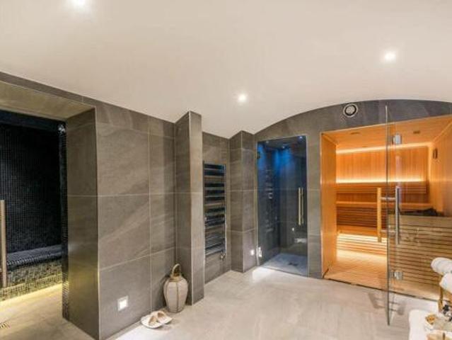 Holborn Close, Mill Hill, 5 Bedroom House
