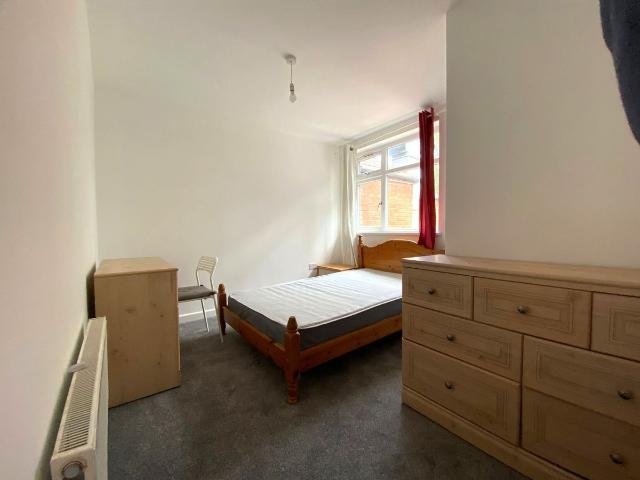 Holbrook Lane, Coventry CV6, Room to rent, £435 pcm | PrimeLocation