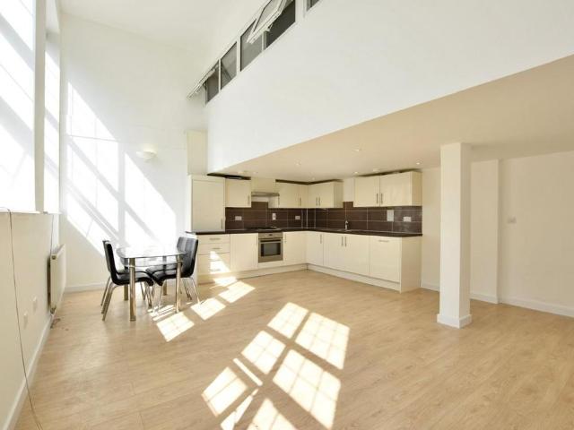 Holbrook Road, Stratford, E15 2 bed flat to rent £1,900 pcm £438 pw