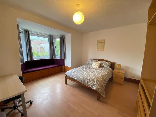 Holburn Street, Aberdeen AB10, 3 bed flat to rent, £1,050 pcm | PrimeLocation