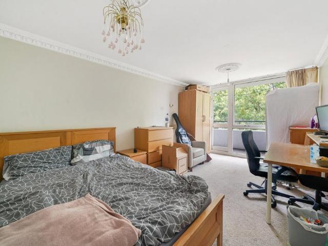 Holcroft Court, Clipstone Street. 3 bed flat to rent £4,500 pcm £1,038 pw