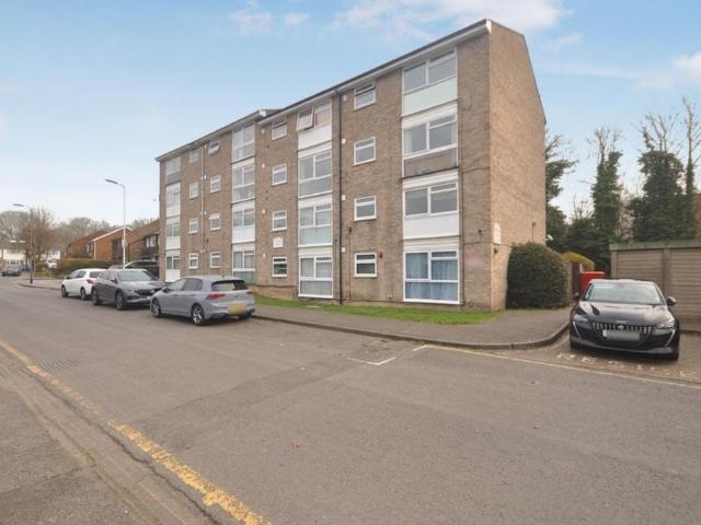 Holdbrook Way, Romford, Essex 1 bed flat to rent £1,295 pcm £299 pw