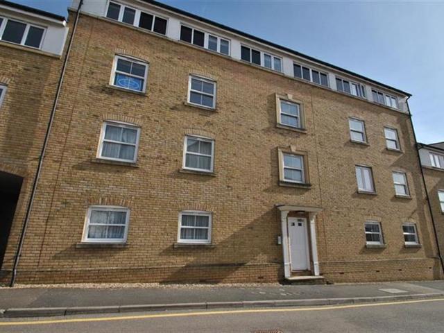 Holden Close, Braintree CM7, 2 bed flat to rent, £1,150 pcm | PrimeLocation
