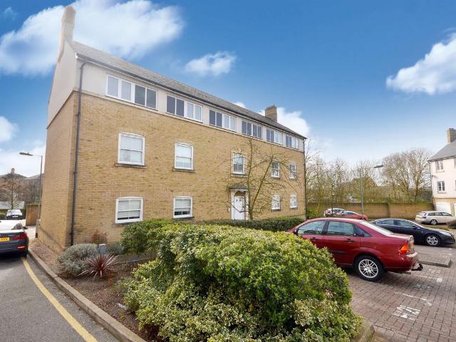 Holden Close, Braintree CM7, 2 bed flat to rent, £1,200 pcm | PrimeLocation