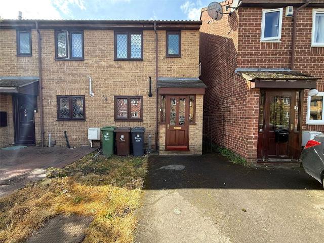 Holden Close, Dagenham, Essex RM8, 2 bed detached house to rent, £1,800 pcm | PrimeLocation