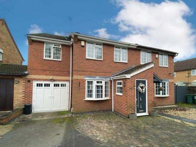 Holden Close, Whetstone, 3 Bedroom Semi detached