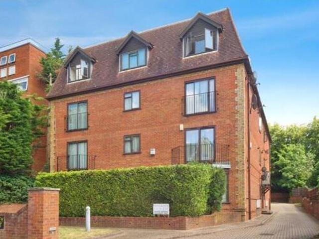 Holden Avenue, London, 3 Bedroom Flat