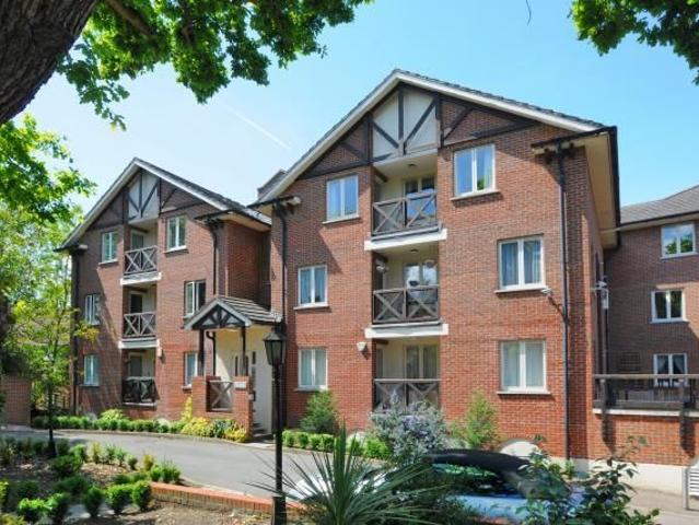 Holden Road, Woodside Park N12, 2 bed flat to rent, £1,850 pcm | PrimeLocation