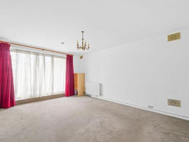Holden Road, London, 2 Bedroom Flat