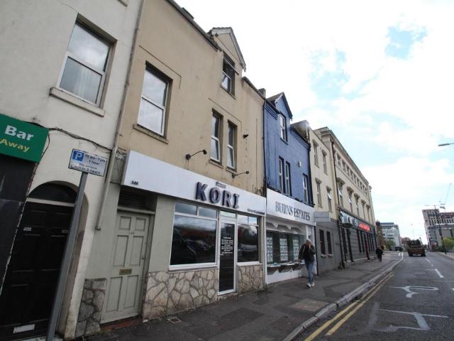 Holdenhurst Road, Bournemouth BH8 4 bed property to rent £1,850 pcm £427 pw